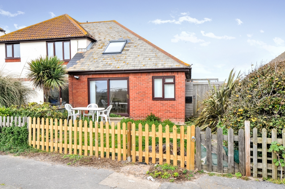 Property for Sale, Bracklesham Bay: 16 Armada Court | Baileys Estate Agent